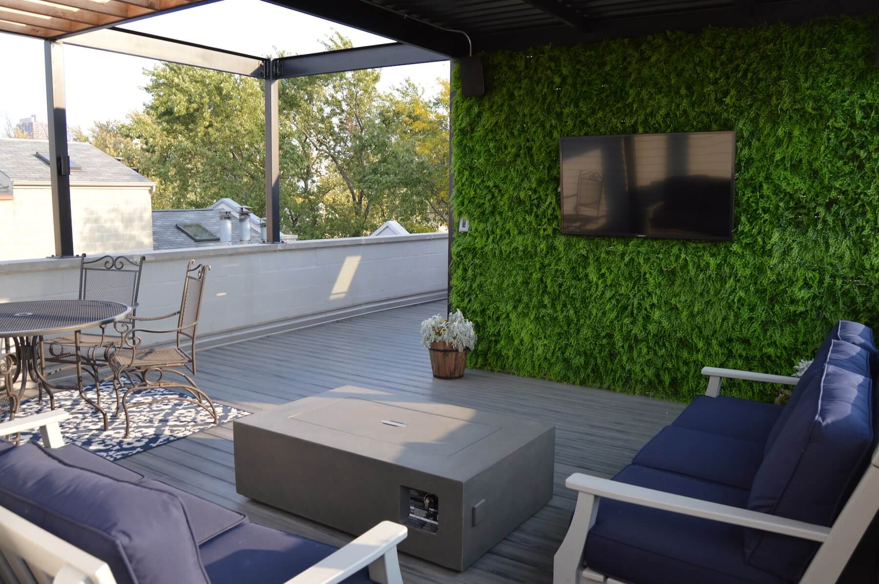 Roof Deck Lounge & Fire Pit - Urban Rooftops - Chicago Roof Decks